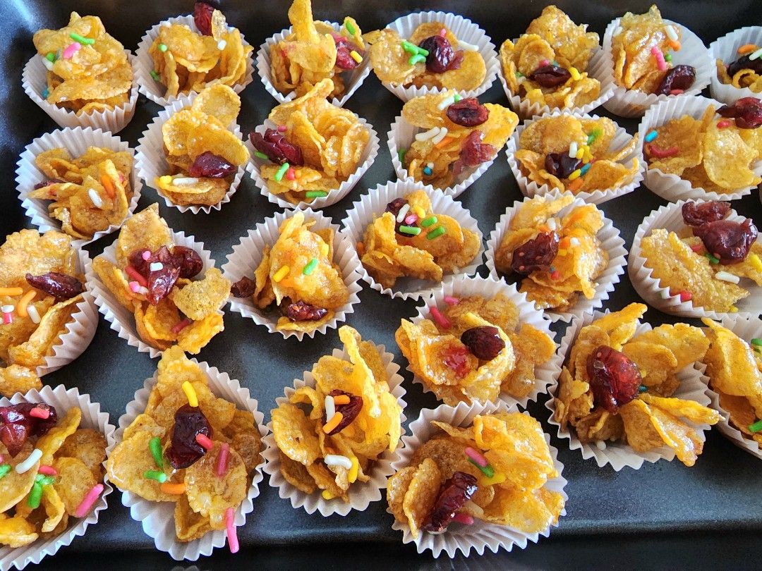 Honey Cornflakes with Cranberry, Food & Drinks, Homemade Bakes on Carousell