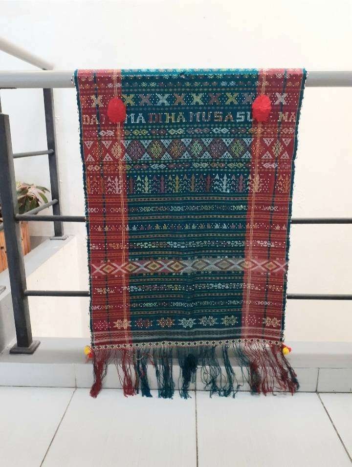 Kain tenun Ulos Batak 1, Fesyen Wanita, Pakaian Wanita, Lainnya di Carousell