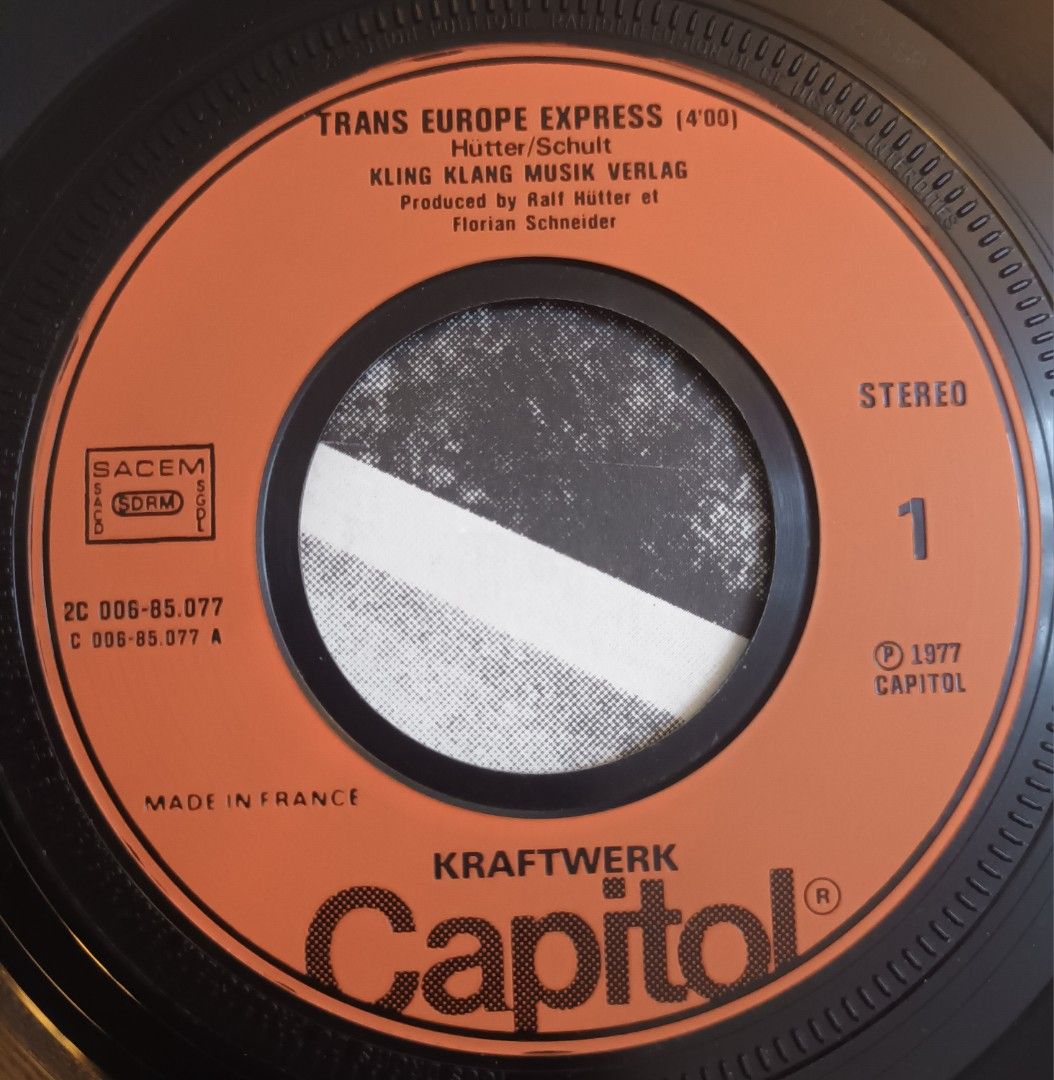 Kraftwerk - Trans euro express 7", 興趣及遊戲, 音樂、樂器 & 配件, 音樂與媒體 - CD 及 DVD ...