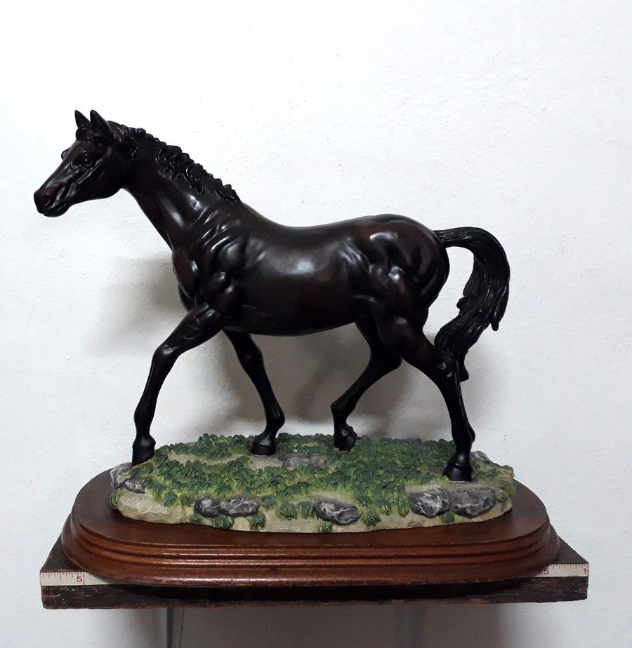 Leonardo Collection '98 Resin Stallion, Hobbies & Toys, Collectibles ...