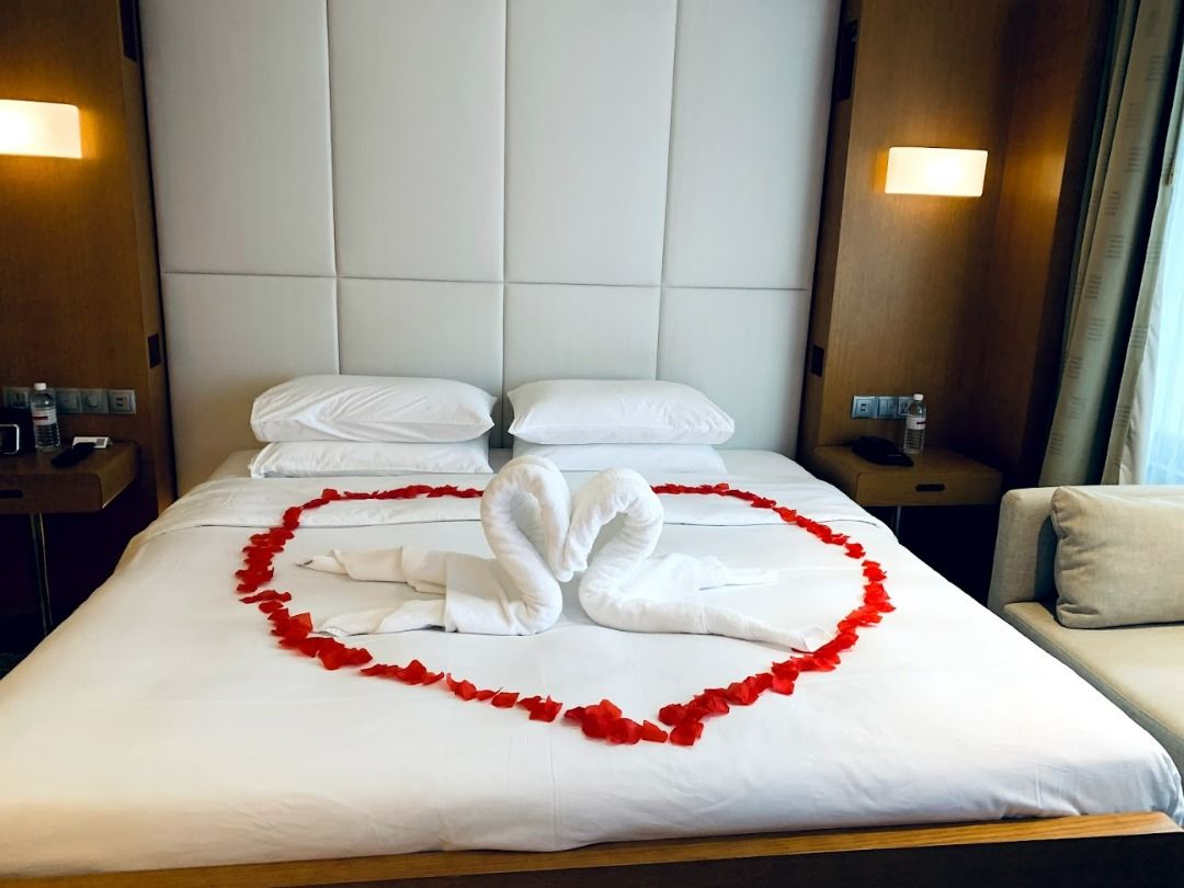 Proposal set up in hotel, set up for proposals, birthdays and anniversaries, hotel surprise ...