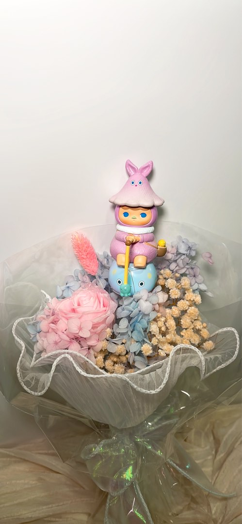 Pucky Popmart Bouquet Whale, Hobbies & Toys, Stationery & Craft ...