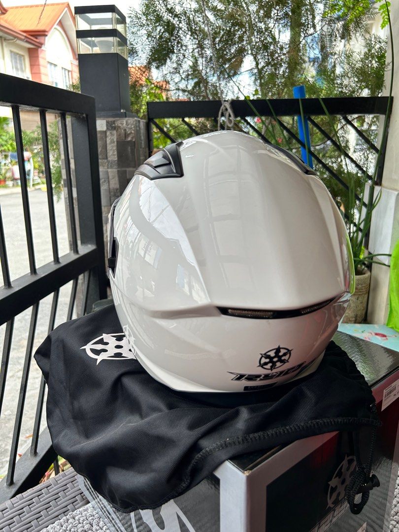 Ryo white helmet, Motorbikes, Motorbike Parts & Accessories, Helmets ...