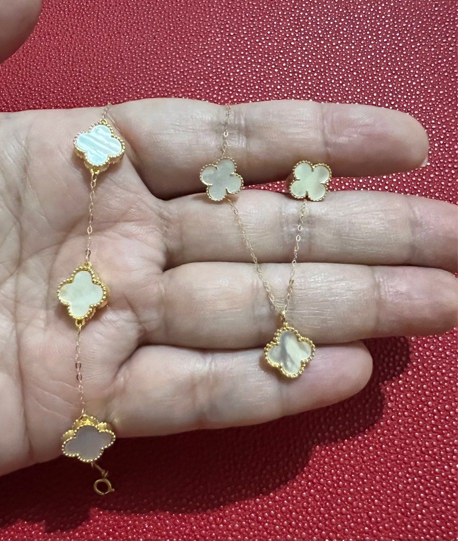 VCA WHITE SET 18k, Women's Fashion, Jewelry & Organizers, Necklaces on ...