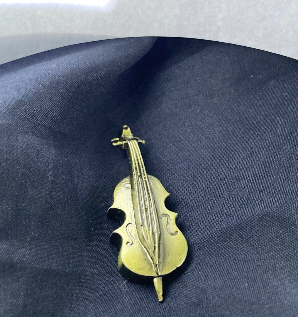 Vintage Violin Brooch, Women's Fashion, Jewelry & Organizers, Brooches ...