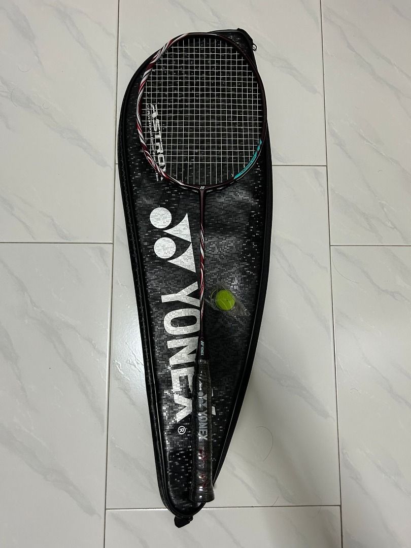 Yonex Astrox 100ZZ Kurenai (Viktor Axelsen), Sports Equipment, Sports ...