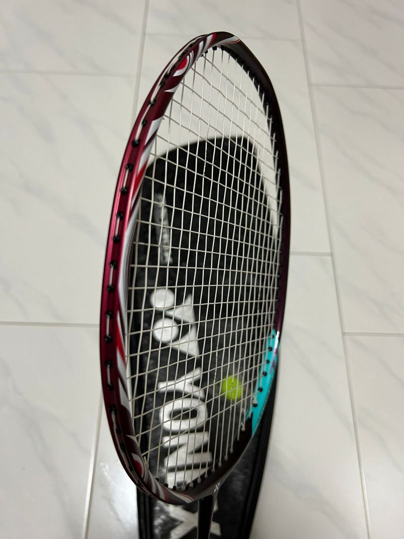 Yonex Astrox 100ZZ Kurenai (Viktor Axelsen), Sports Equipment, Sports ...