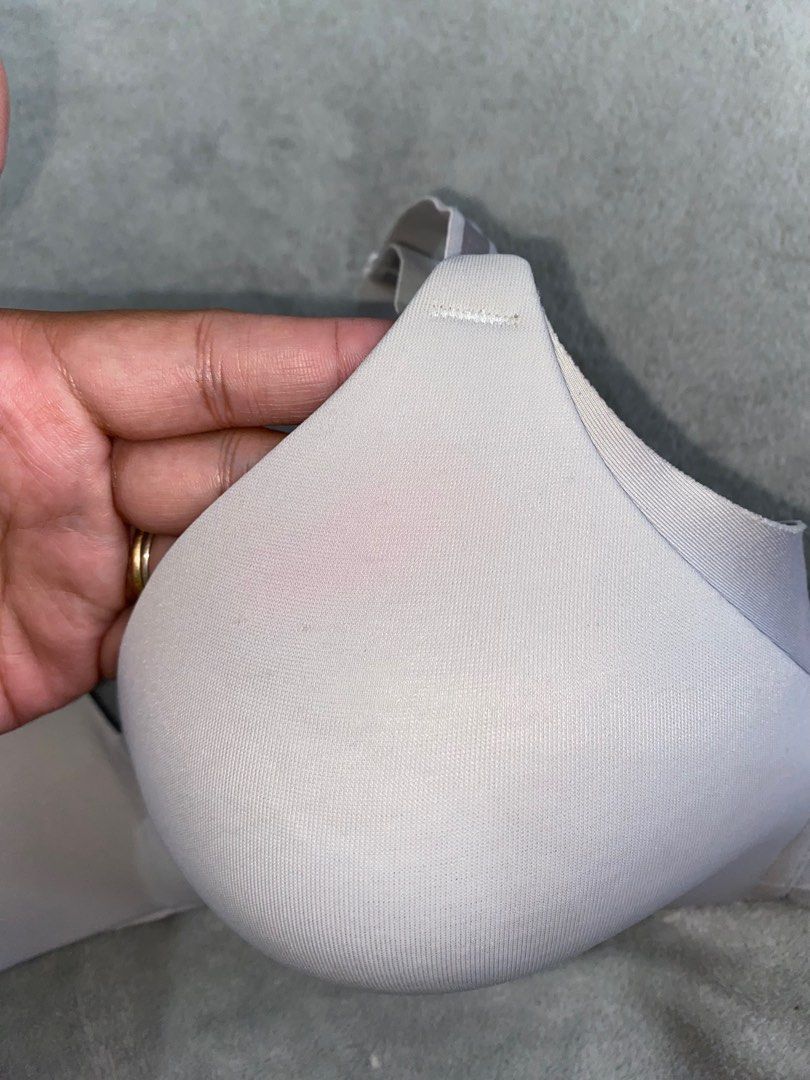 34C Warners No Side Effect Wireless Bra on Carousell