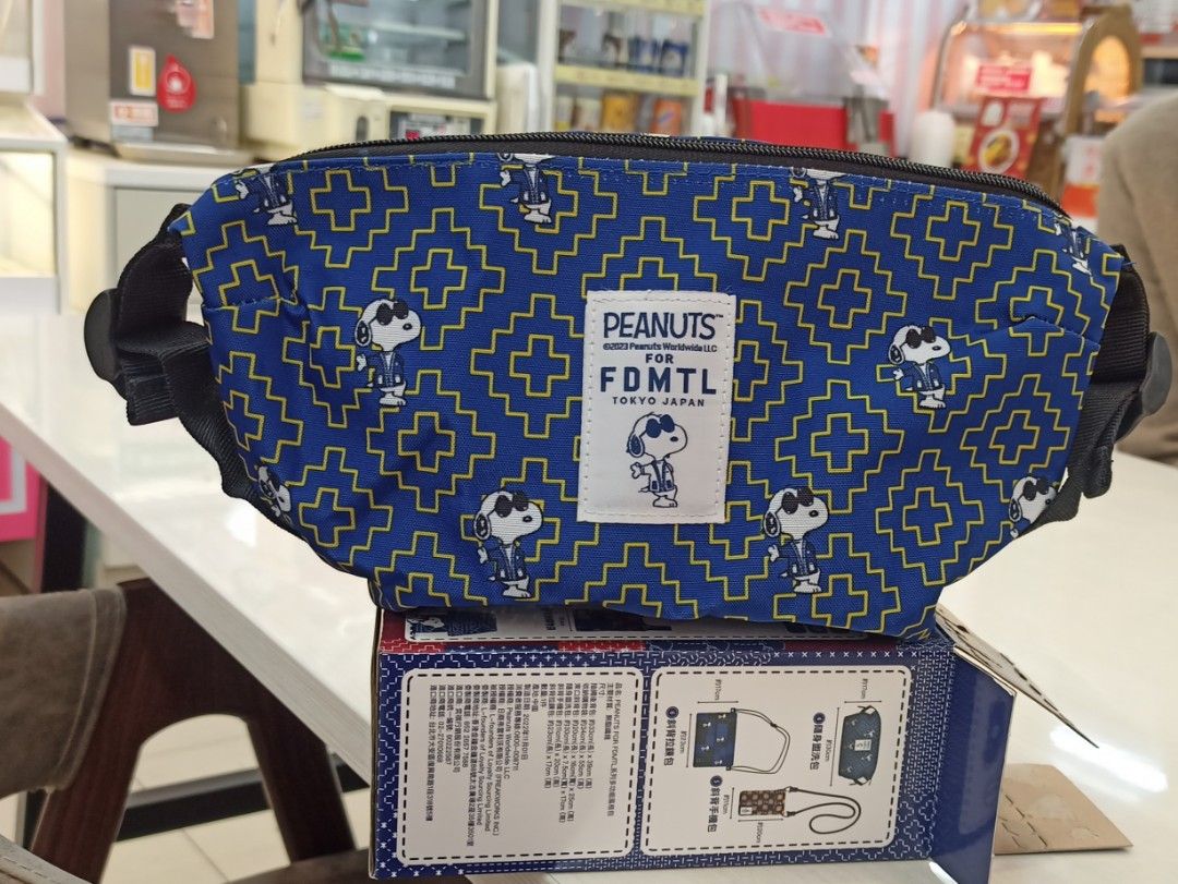 全新7-11史努比×PEANUTS for FDMTL東京。潮。丹寧隨身盥洗包, 她的時尚, 包包、錢包, 腰包、胸包在旋轉拍賣