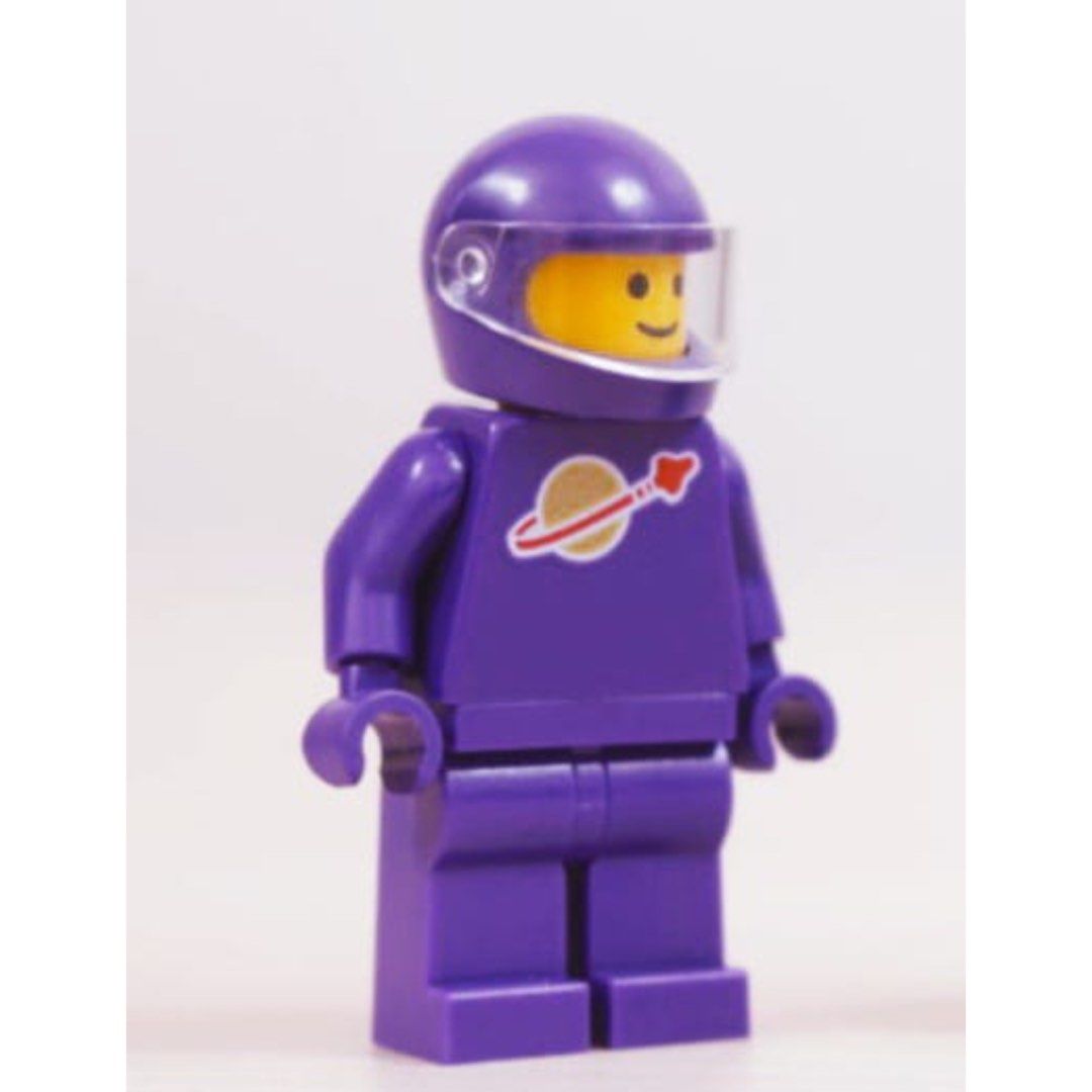 全新 Lego Purple spaceman Minifigure headgear helmet 紫色太空人 宇航員, 興趣及遊戲, 玩具 ...