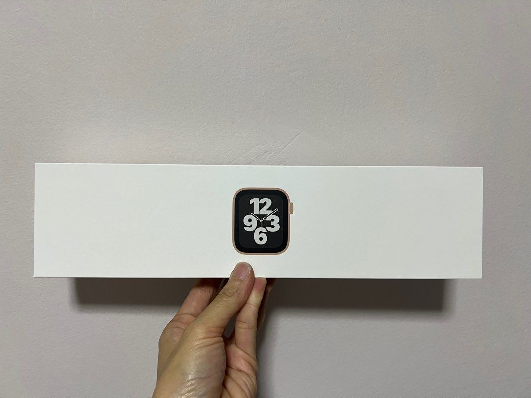 Apple Watch SE 40mm Box and charging cable, Mobile Phones & Gadgets ...