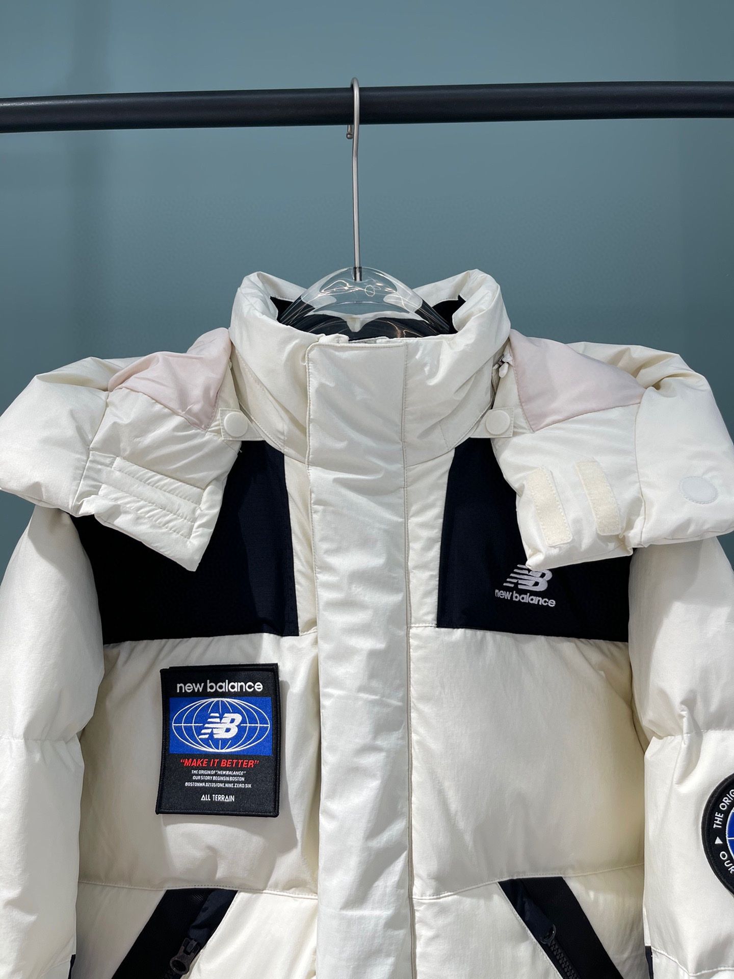 Authentic Velcro design detachable hood, Luxury, Apparel on Carousell