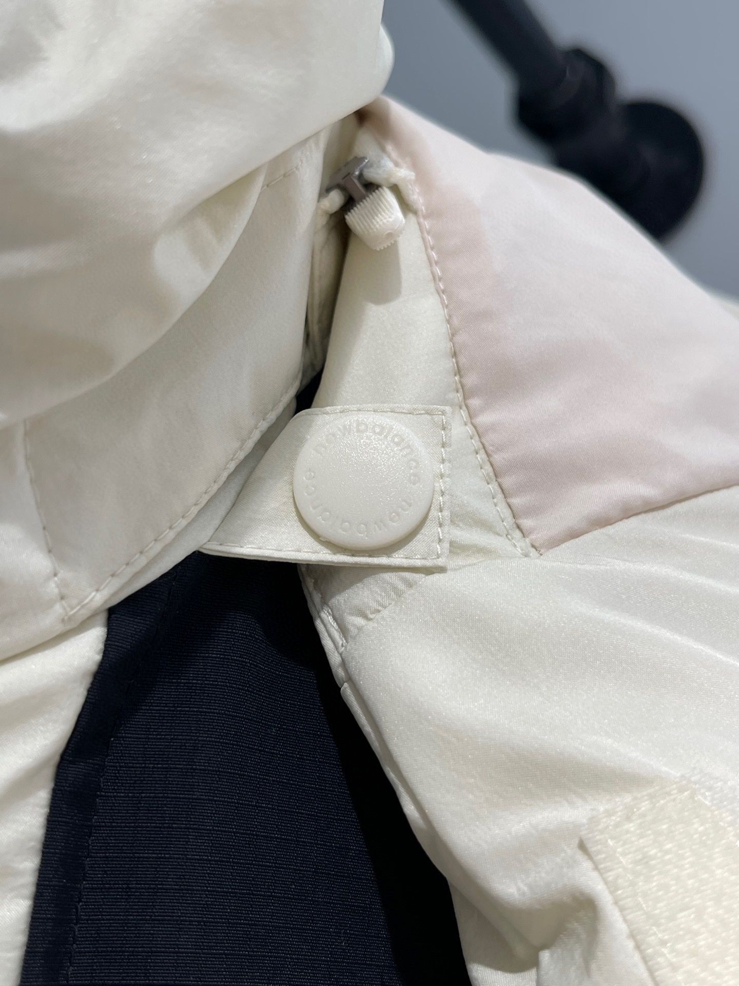 Authentic Velcro design detachable hood, Luxury, Apparel on Carousell