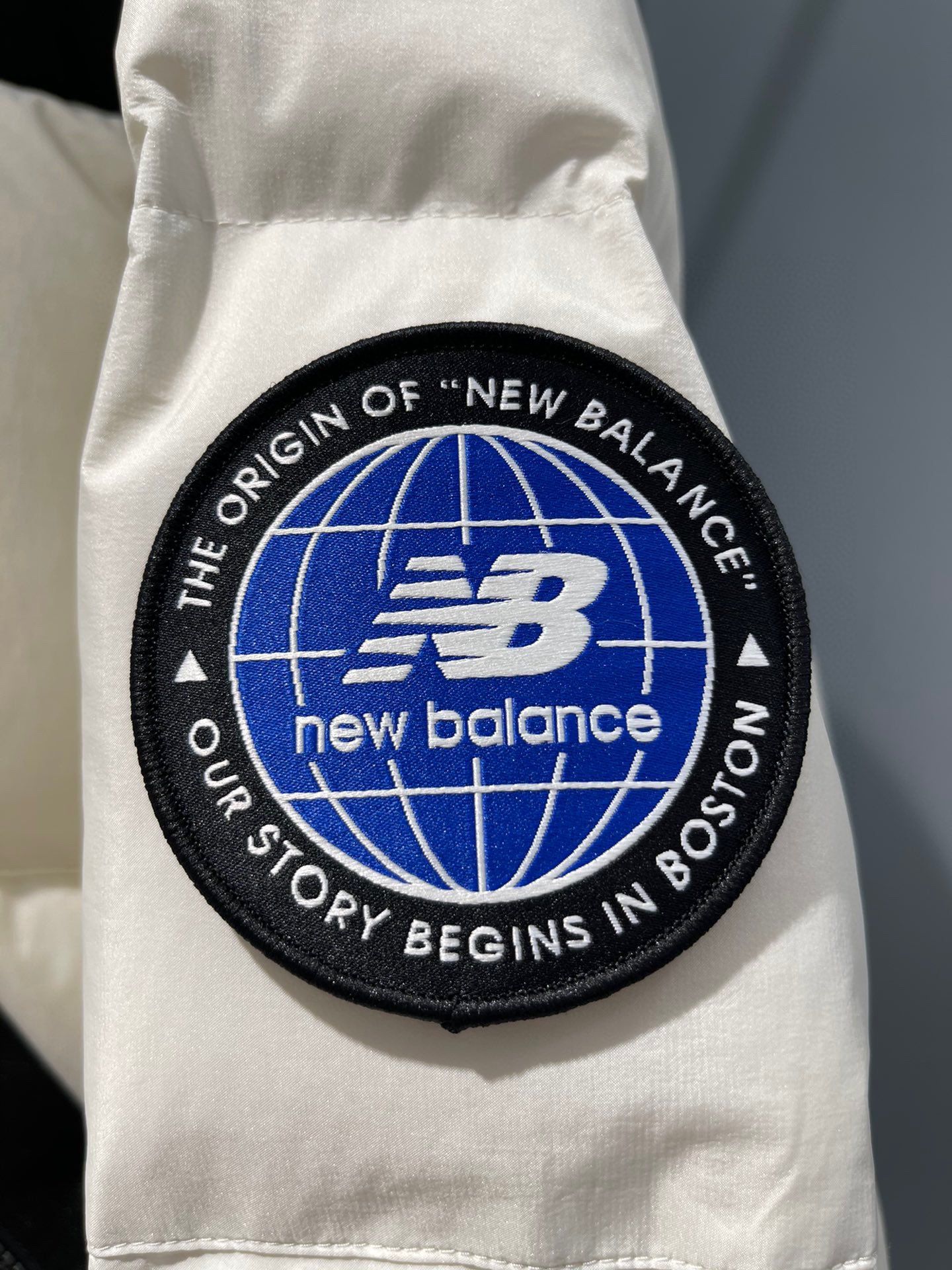 Authentic Velcro design detachable hood, Luxury, Apparel on Carousell