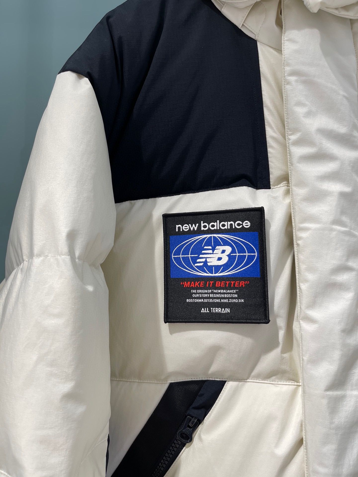 Authentic Velcro design detachable hood, Luxury, Apparel on Carousell