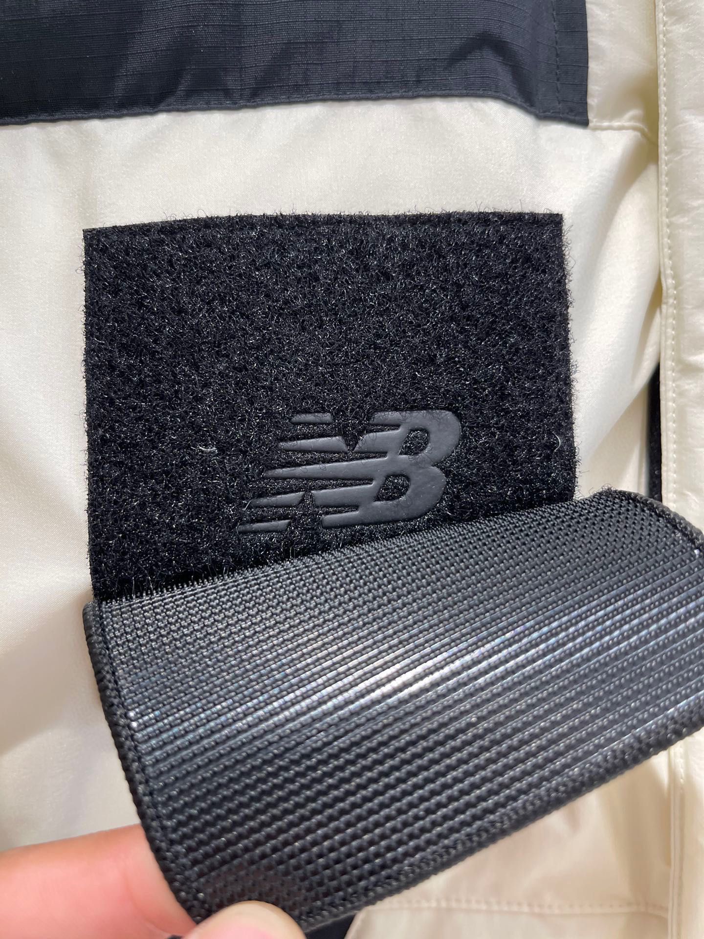 Authentic Velcro design detachable hood, Luxury, Apparel on Carousell