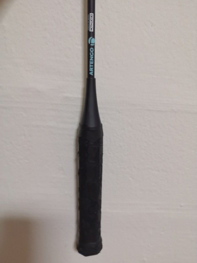 ARTENGO Badminton Racket with 4 shuttlecock, Sports Equipment, Sports ...
