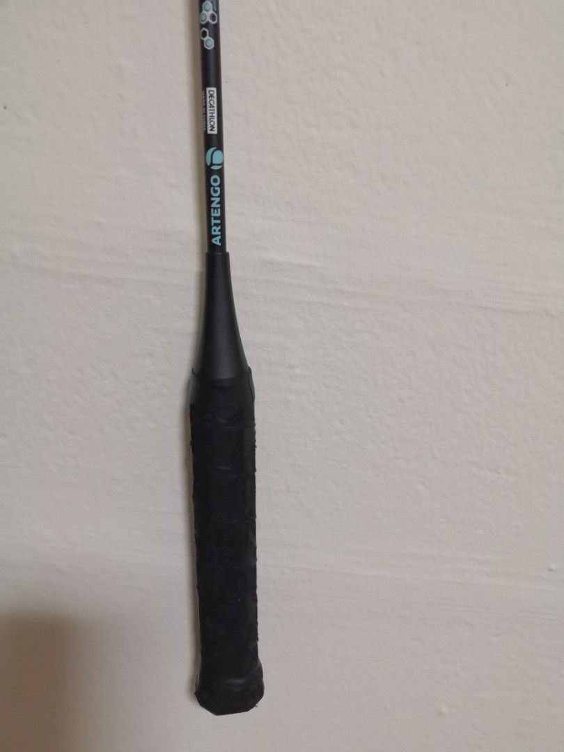ARTENGO Badminton Racket with 4 shuttlecock, Sports Equipment, Sports ...