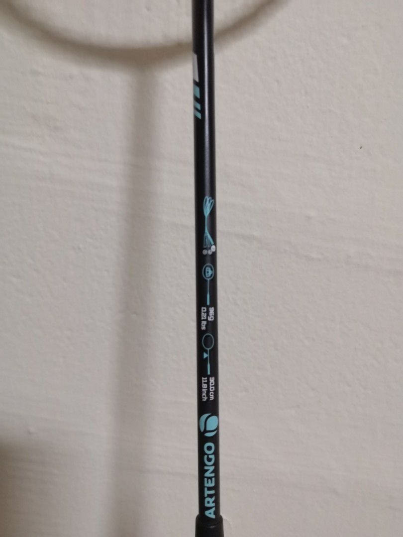 ARTENGO Badminton Racket with 4 shuttlecock, Sports Equipment, Sports ...