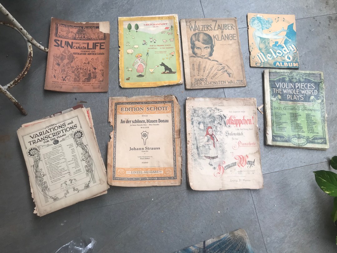 Buku musik jadul vintage, Antik, Pajangan di Carousell