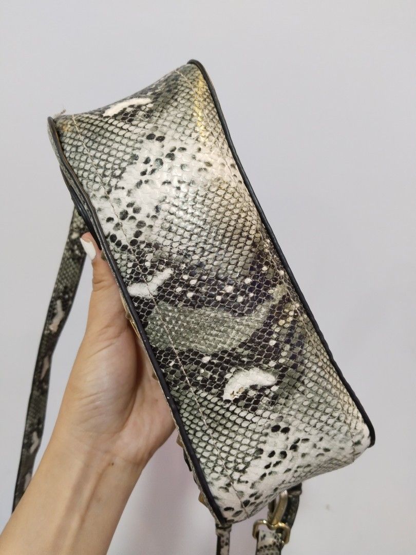 Cefiro brand, Women's Fashion, Bags & Wallets, Cross-body Bags on Carousell