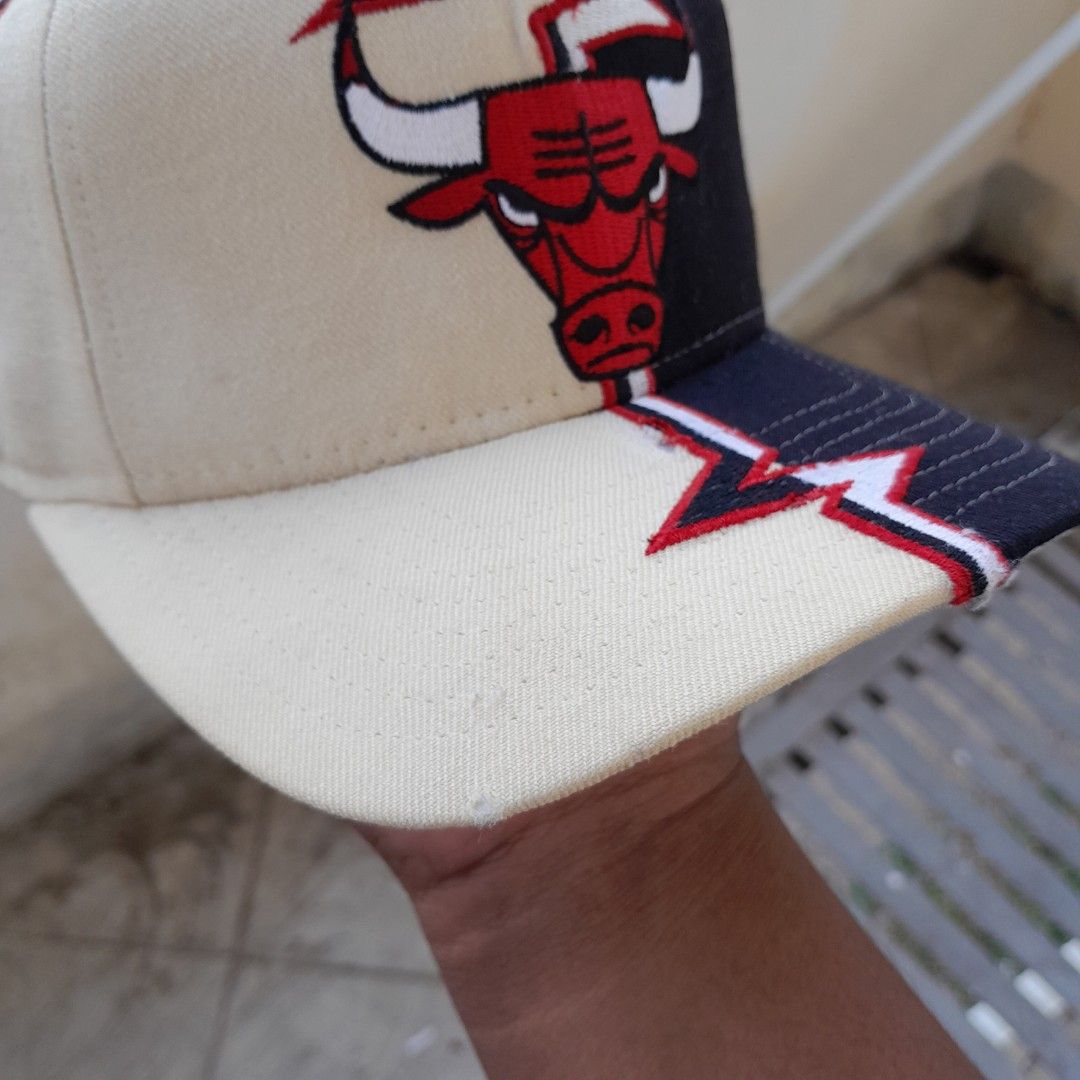 Chicago Bulls Vintage Shockwave Cap, Men's Fashion, Watches ...