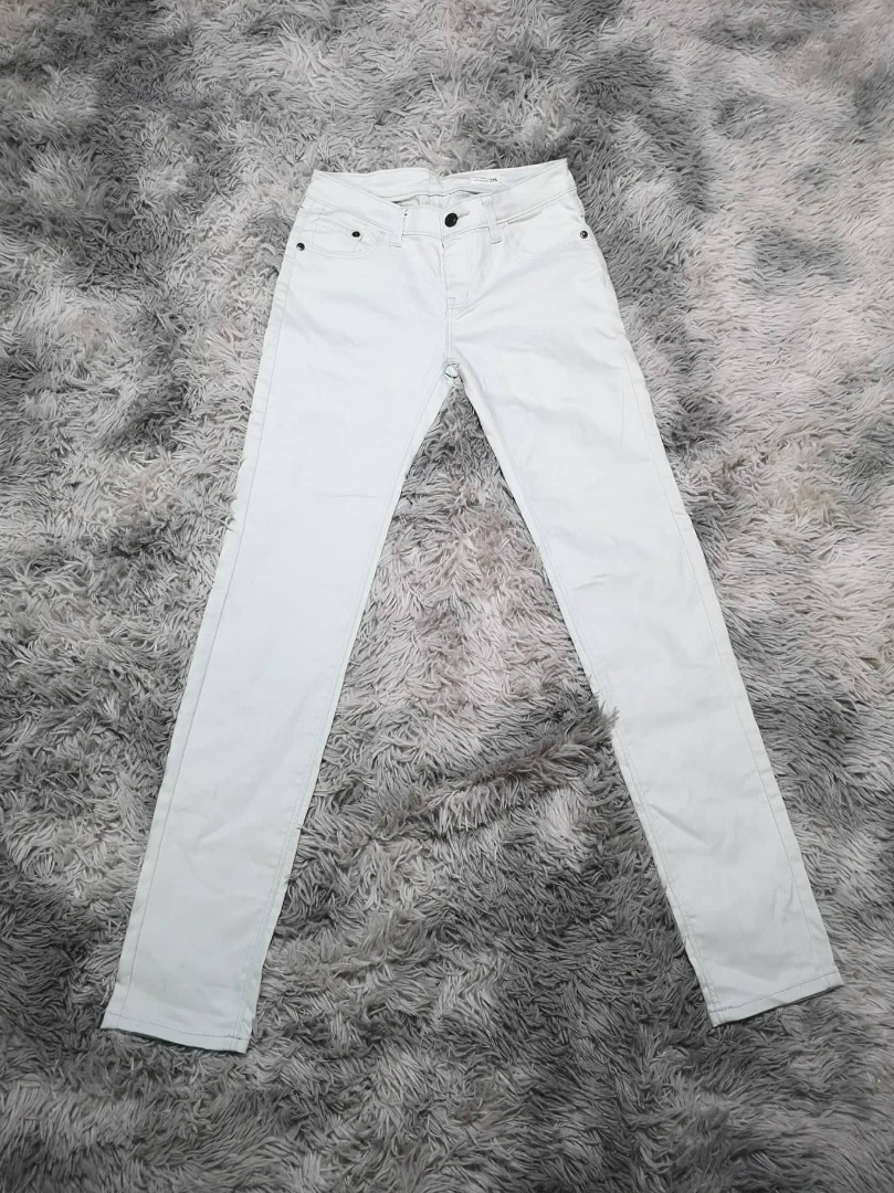 fine tone white jeans, Women's Fashion, Bottoms, Jeans on Carousell