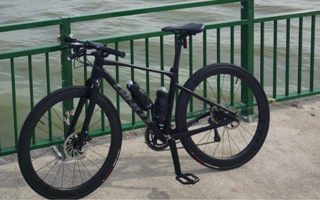 Giant Revolt F1 upgraded- size S like new, Sports Equipment, Bicycles ...