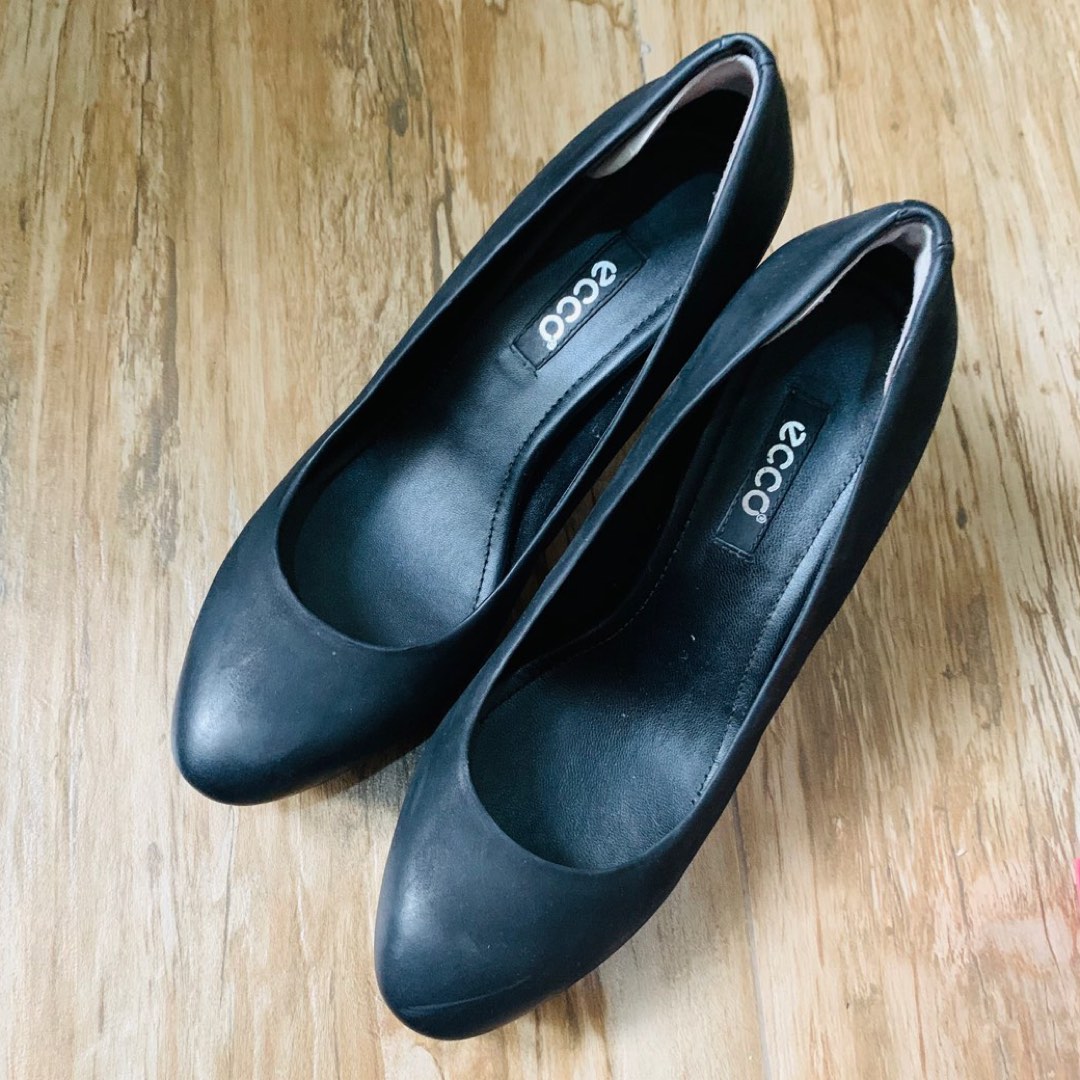 Good as New! Ecco Pure Black Stacked Classic Leather Court Shoes ...