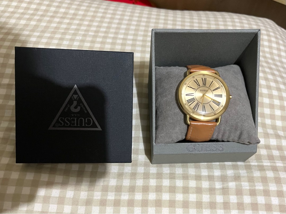 Guess Watch Old-School Style, Fesyen Wanita, Jam Tangan di Carousell