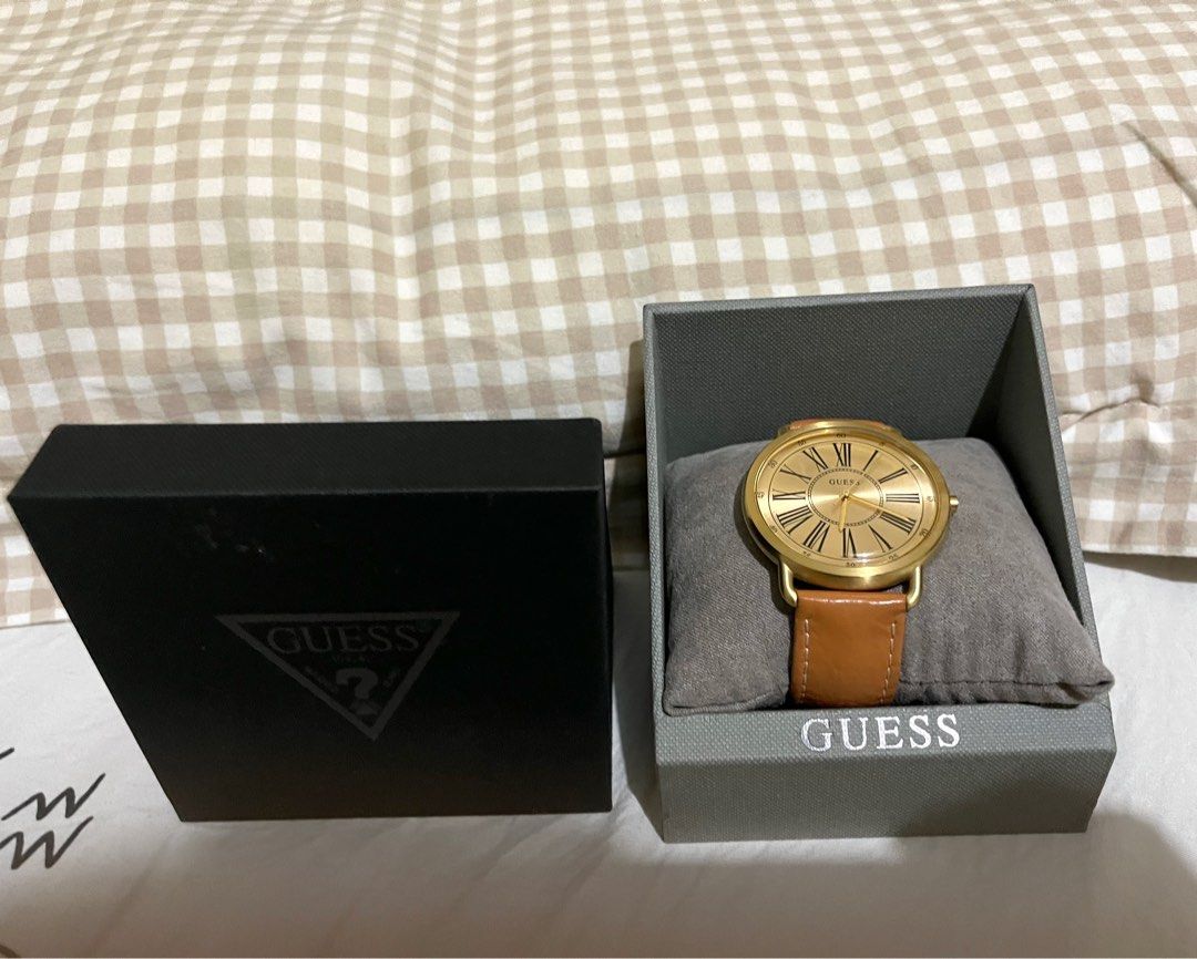 Guess Watch Old-School Style, Fesyen Wanita, Jam Tangan di Carousell