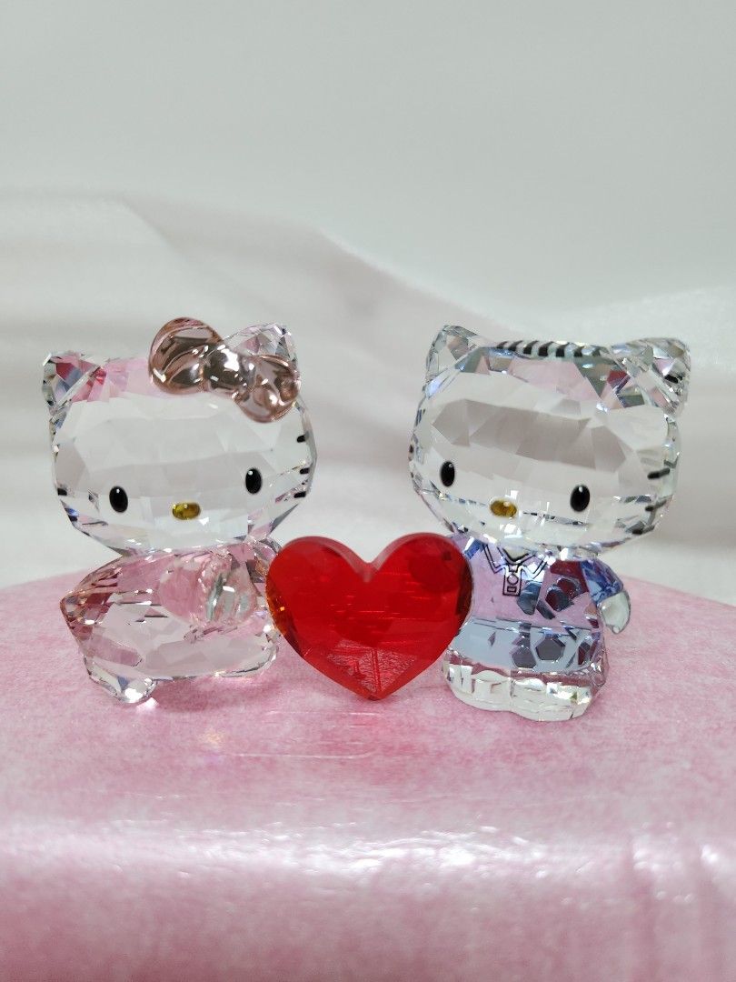 Hello Kitty & Dear Daniel Valentines Swarovski Figurine, Hobbies & Toys ...