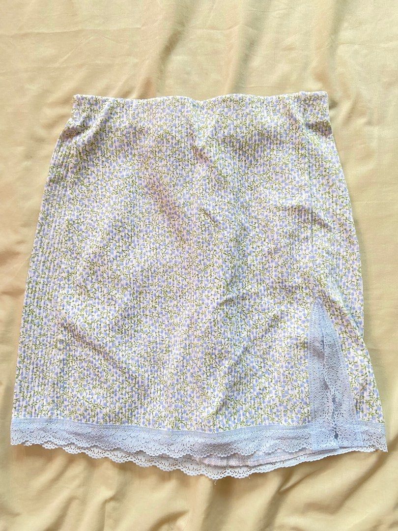 H&M cute slit skirt, Women's Fashion, Bottoms, Skirts on Carousell