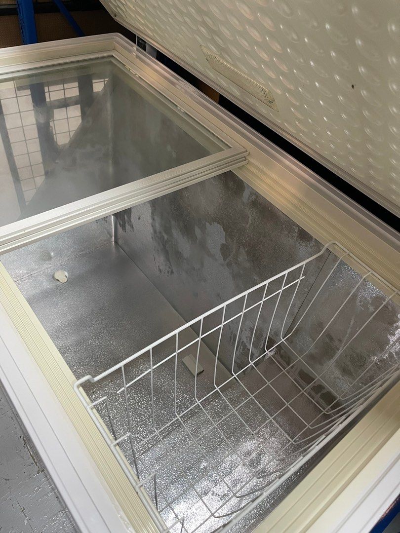 MISTRAL MFC327A CHEST FREEZER (NET 327L) Condition 7/10 $320 Delivery ...