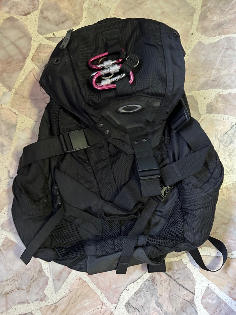 Oakley Backpack, Men's Fashion, Bags, Backpacks on Carousell