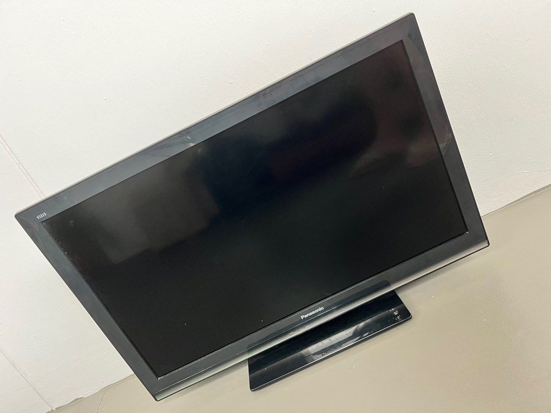 Panasonic 32 inch LCD TV hdmi with wall mount, TV & Home Appliances, TV ...