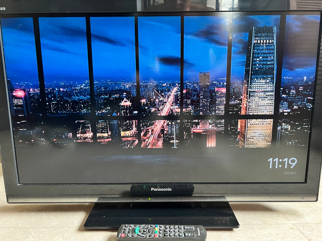 Panasonic 32 inch LCD TV hdmi with wall mount, TV & Home Appliances, TV ...