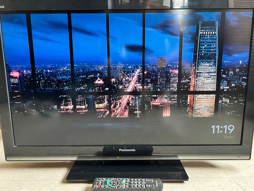 Panasonic 32 inch LCD TV hdmi with wall mount, TV & Home Appliances, TV ...