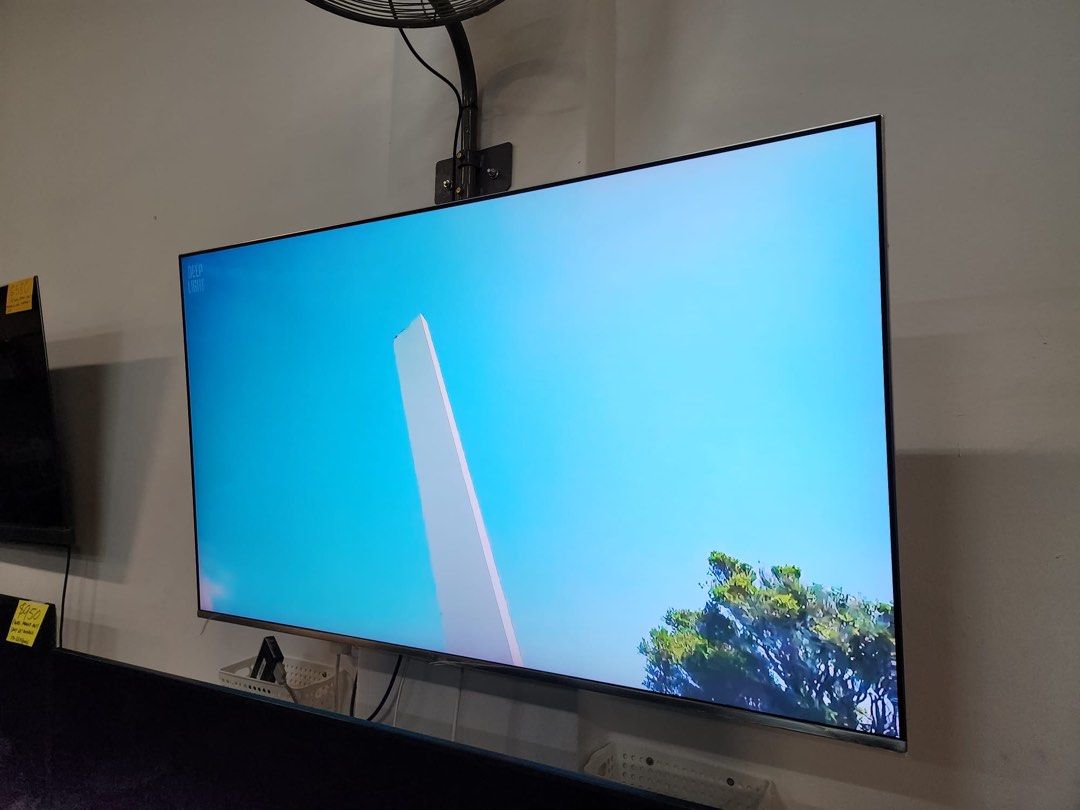 SAMSUNG 55" 4K Smart tv UA55MU7000 (Wall Mount only) Condition: 8/10 ...