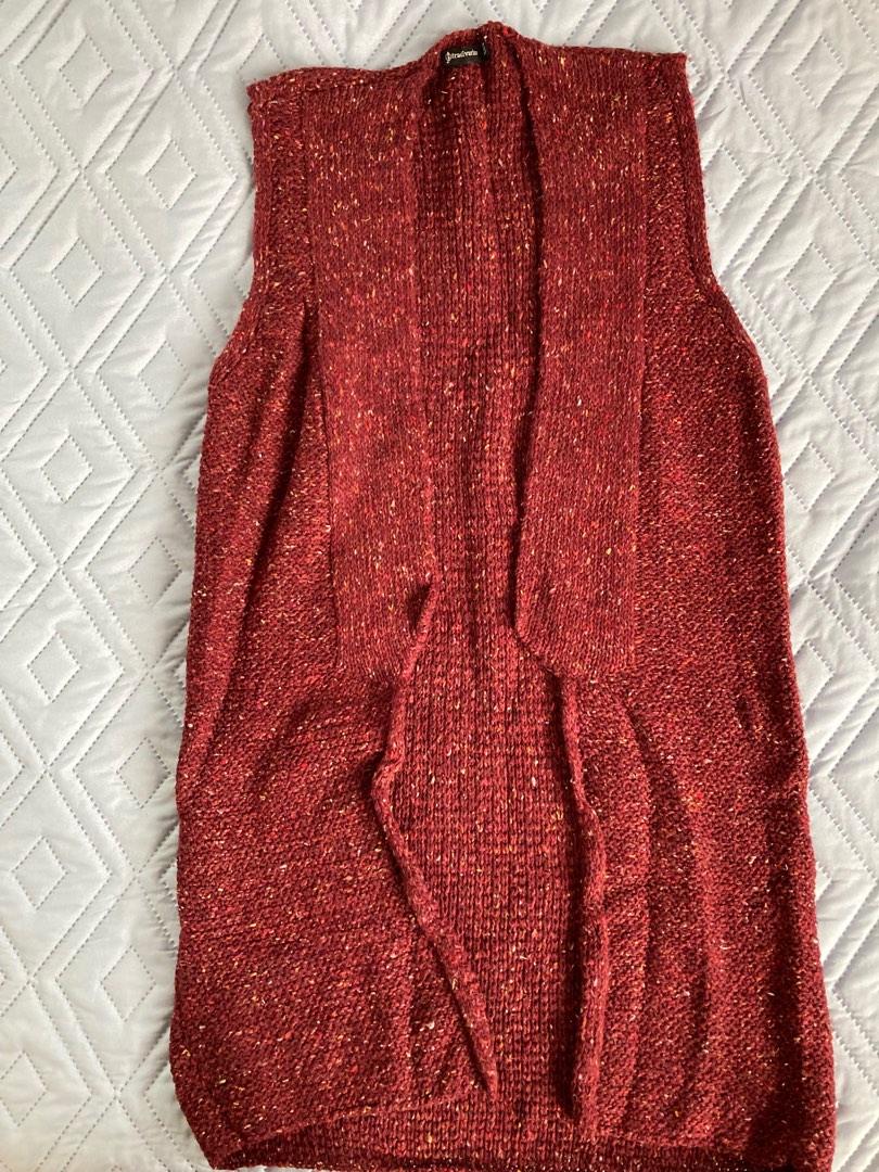 Stradivarius Maroon Knit vest, Women's Fashion, Coats, Jackets and ...