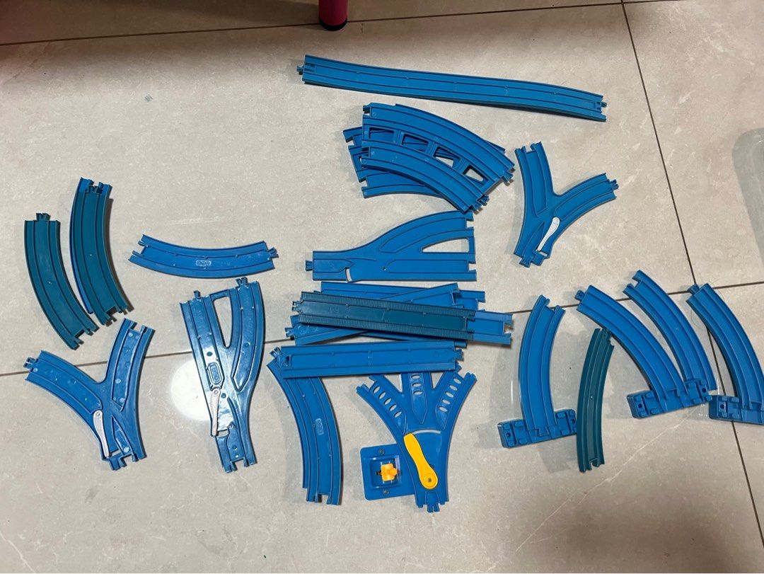 Thomas train tracks, Hobbies & Toys, Toys & Games on Carousell