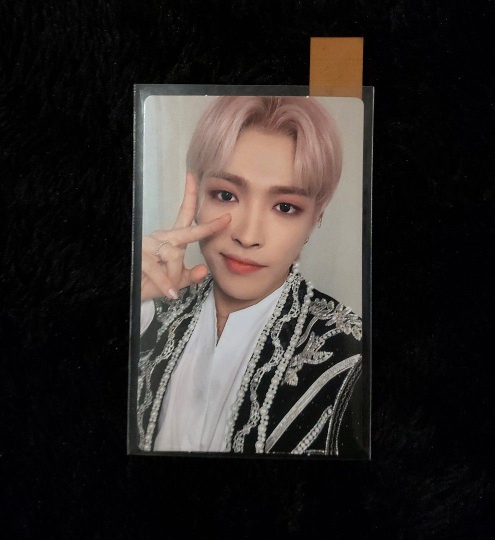 ATEEZ PC - Hongjoong and Yunho PC set, Hobbies & Toys, Memorabilia ...