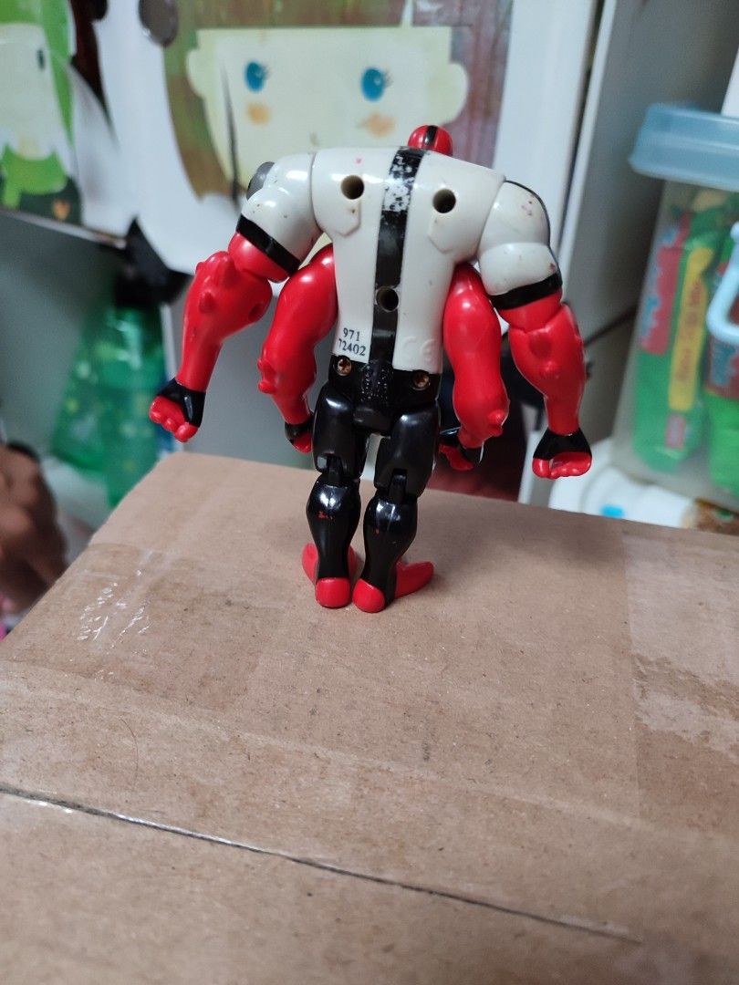 Ben 10 merah putih, Toys & Collectibles, Mainan di Carousell