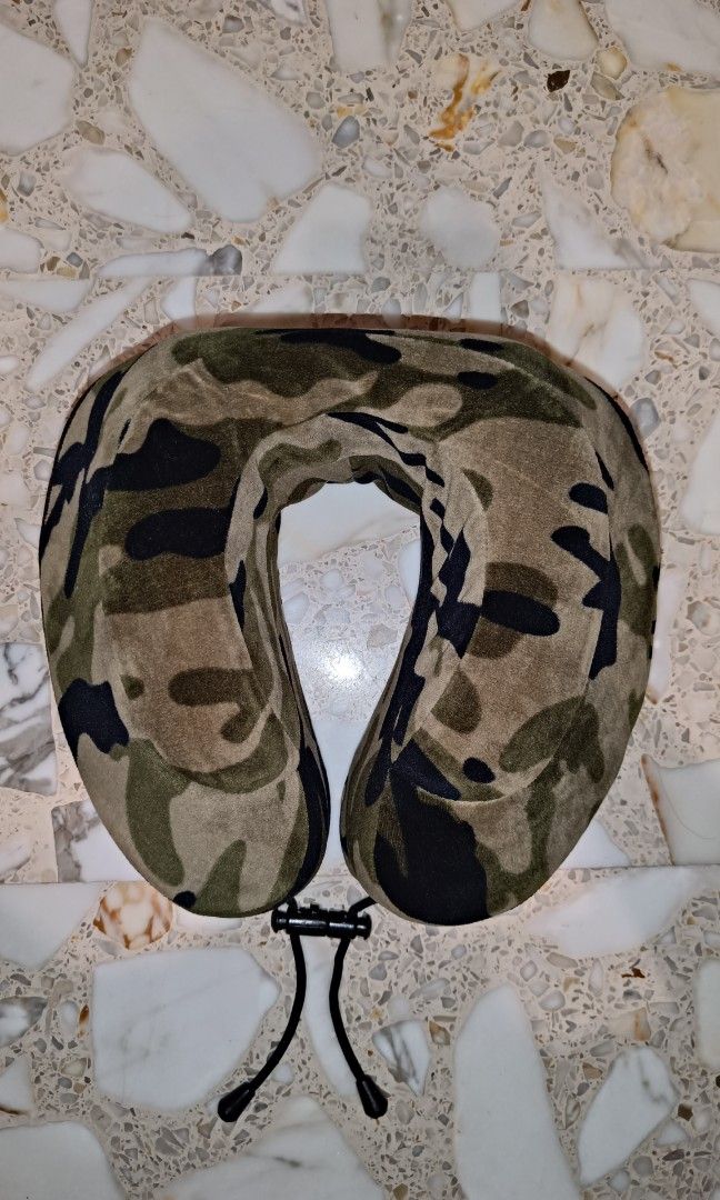 Cabeau Evolution Classic Neck Pillow, Hobbies & Toys, Travel, Travel ...
