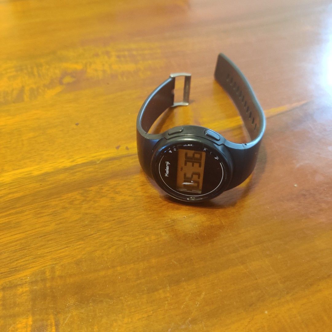 Decathlon running watch, Men's Fashion, Watches & Accessories, Watches ...