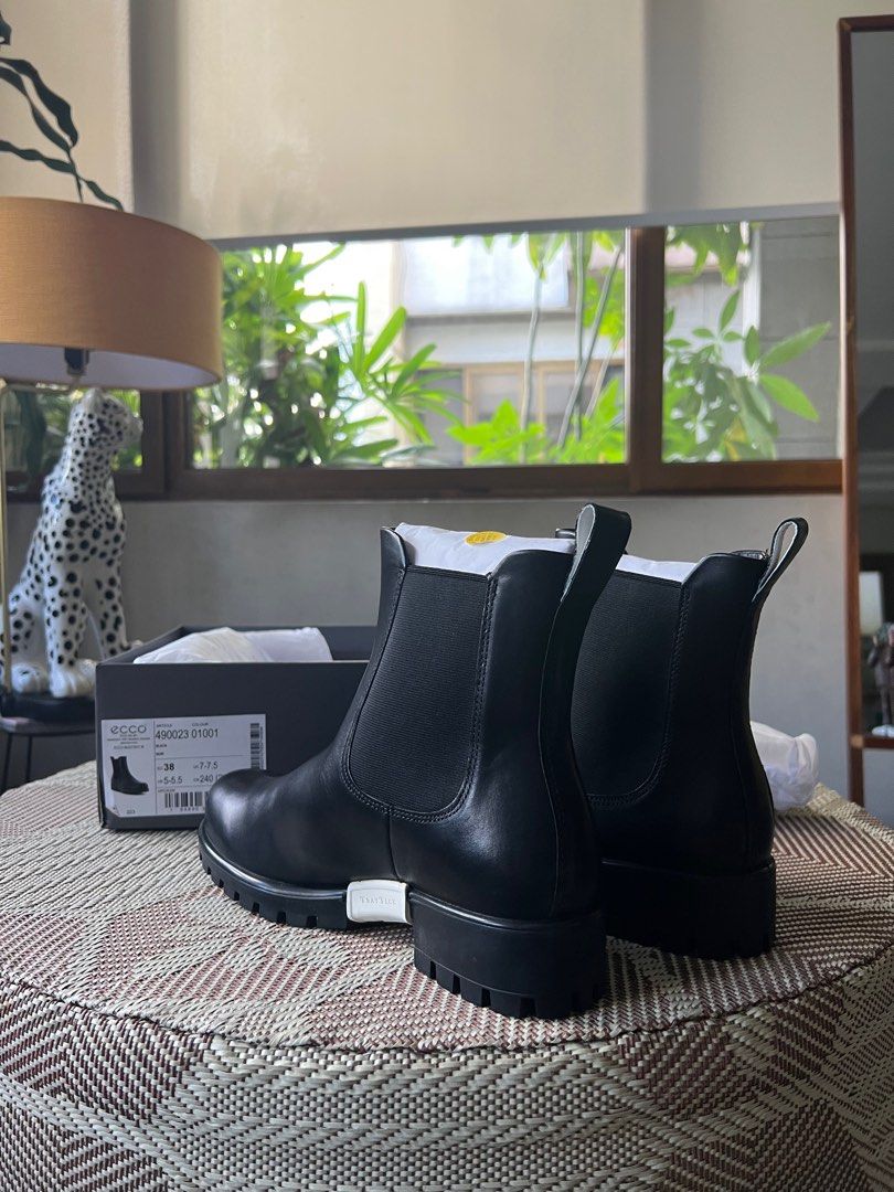 ECCO Modtray Chelsea Boots, Women's Fashion, Footwear, Boots on Carousell