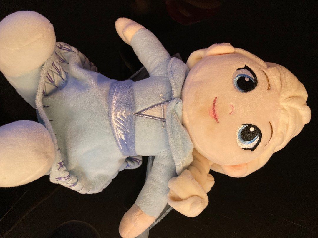 Elsa plushie from Changi Airport, Hobbies & Toys, Toys & Games on Carousell