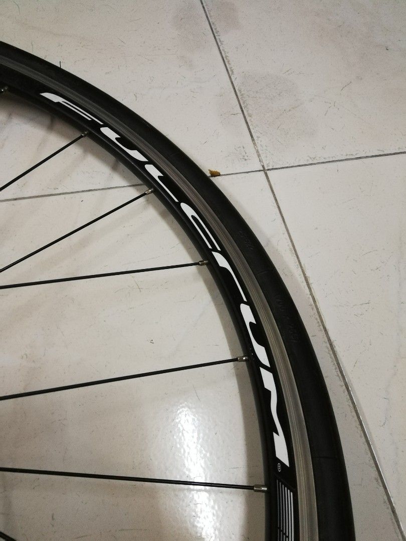 Fulcrum racing sport wheelset, rim brake, Shimano hub, Vittoria tyres ...