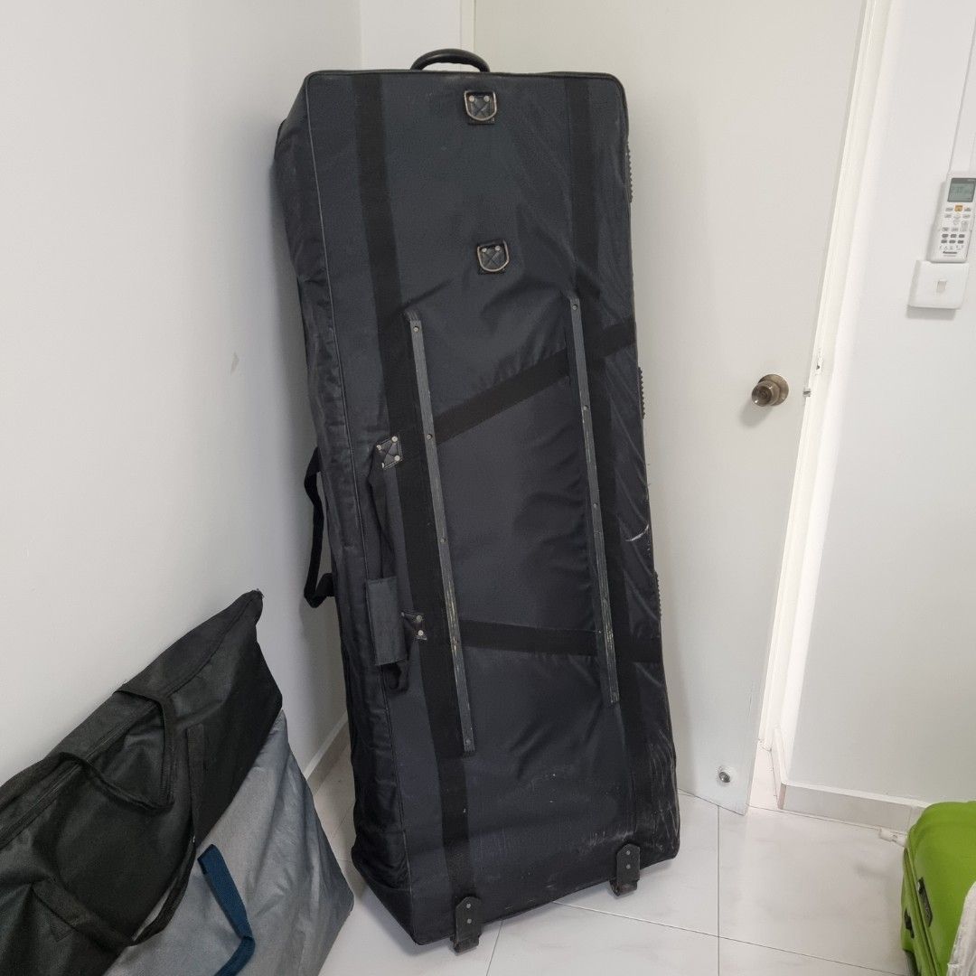 Huge warwick rockcase rolling gig bag padded soft flight case, Hobbies ...