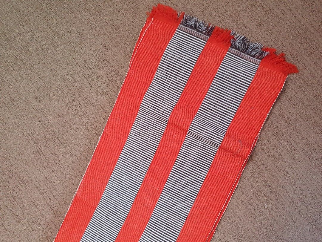 Inabel Table Runner 4 1/2 yards, Furniture & Home Living, Kitchenware ...